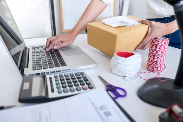 Encomenda online atrasada? Saiba o que fazer e que direitos tem